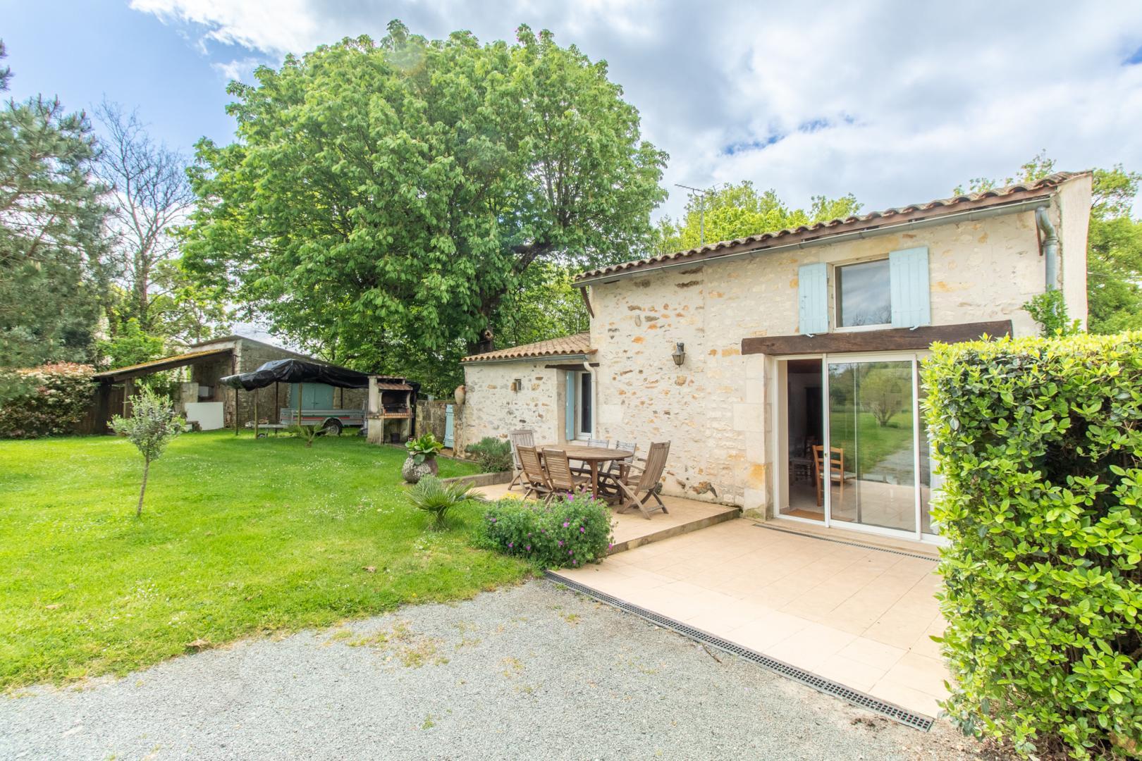 Gîte Domaine Du Petit Bois Gite Le Marronnier n°17G75107 à Varzay ...